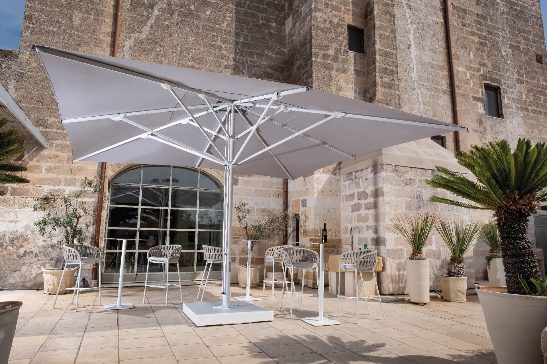 Capri is an umbrella | parasol to cover large surfaces