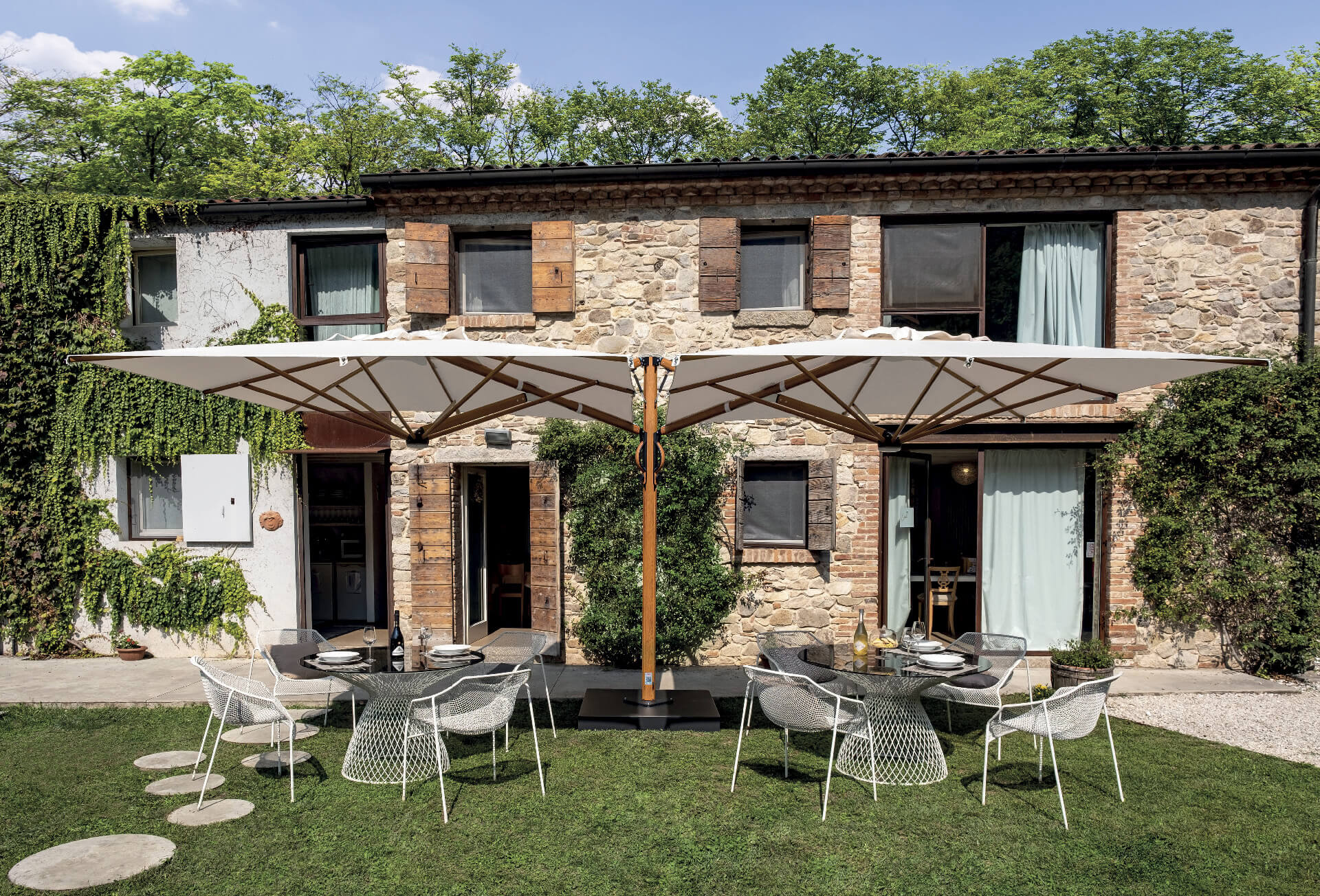 Giant parasols - Dual "V" Timber