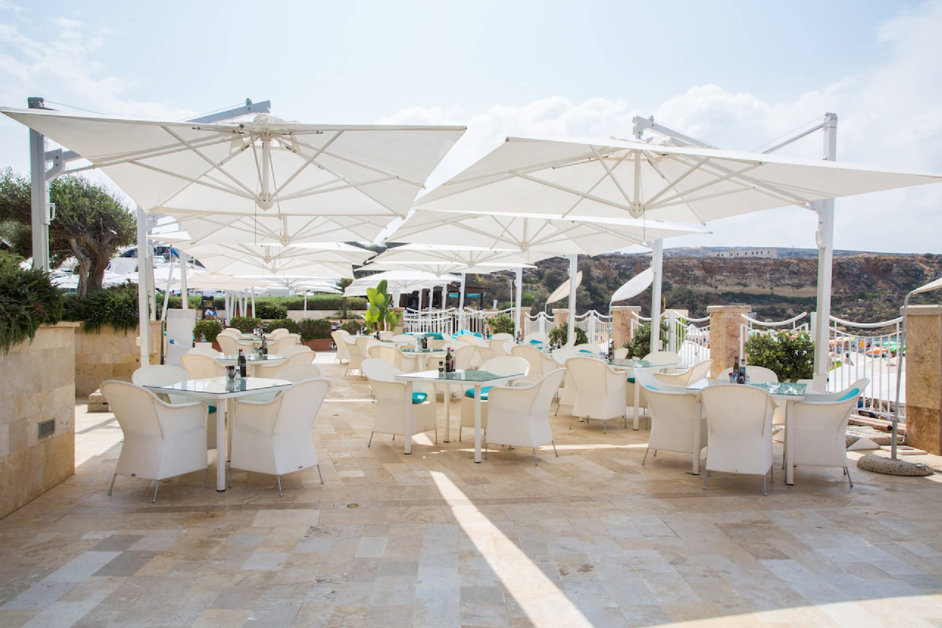 Cantilever Umbrellas | Retractable parasols | Cantilever parasols
