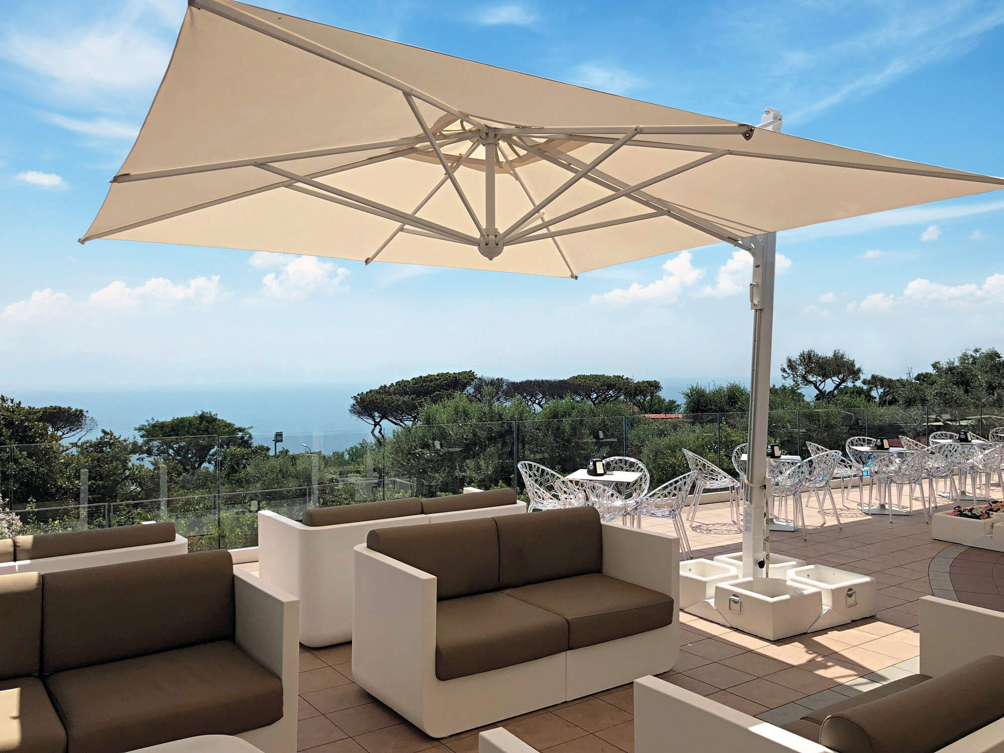 Cantilever Umbrellas | Retractable parasols | Cantilever parasols